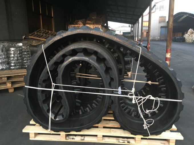 Black Width 700mm Dumper Rubber Track 125mm Pitch 78 Link