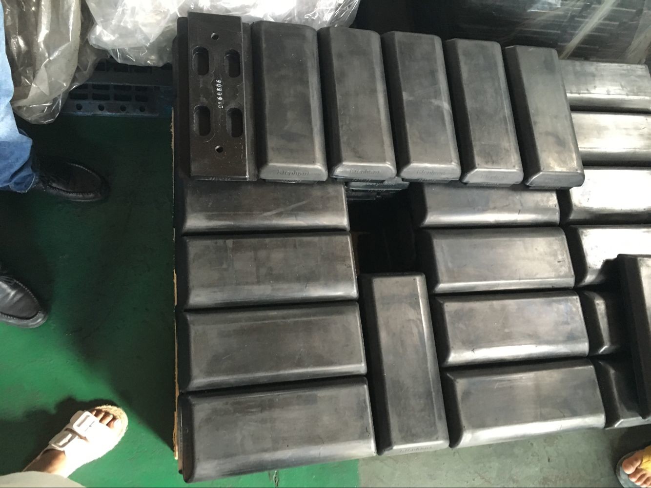 Bolt On Black Hard Quality Rubber Track Pads 300-2/300-4 For Pavers