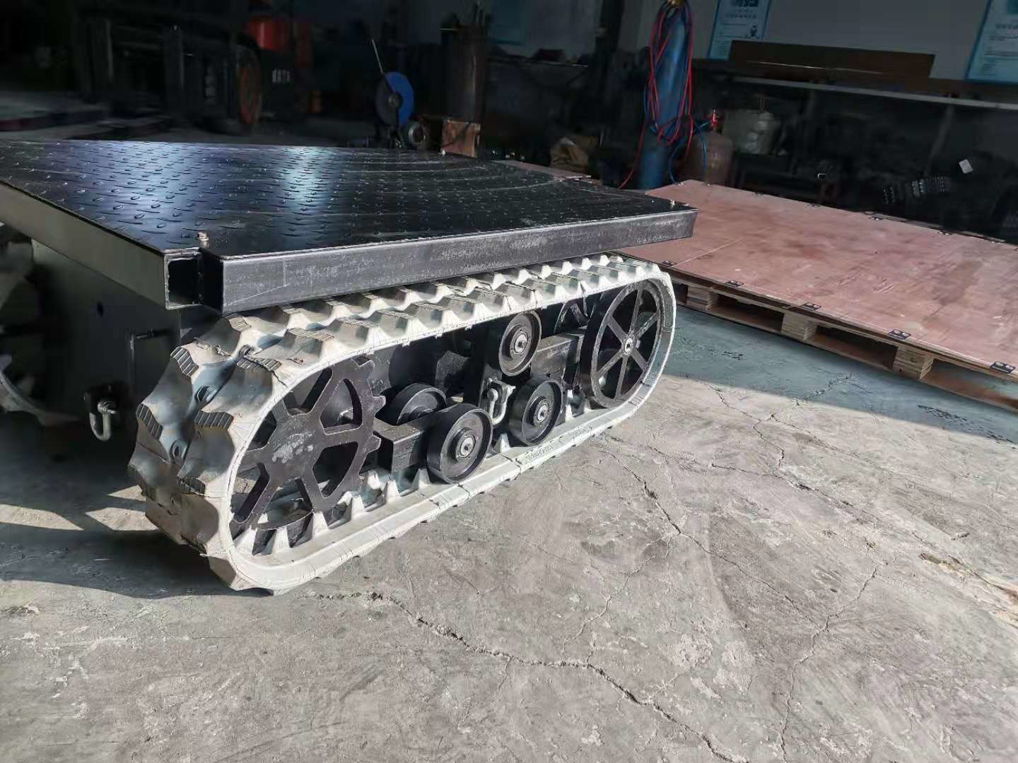 Engineering Machinery Small Rubber Track Undercarriage With Platform ...