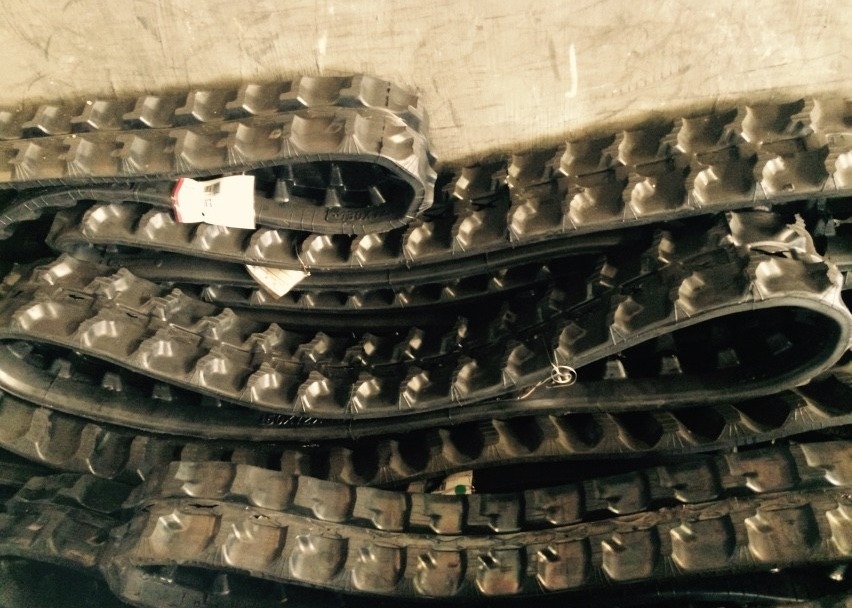 PC02 Mini Excavator Rubber Track Lightweight Mechnical 150mm Width